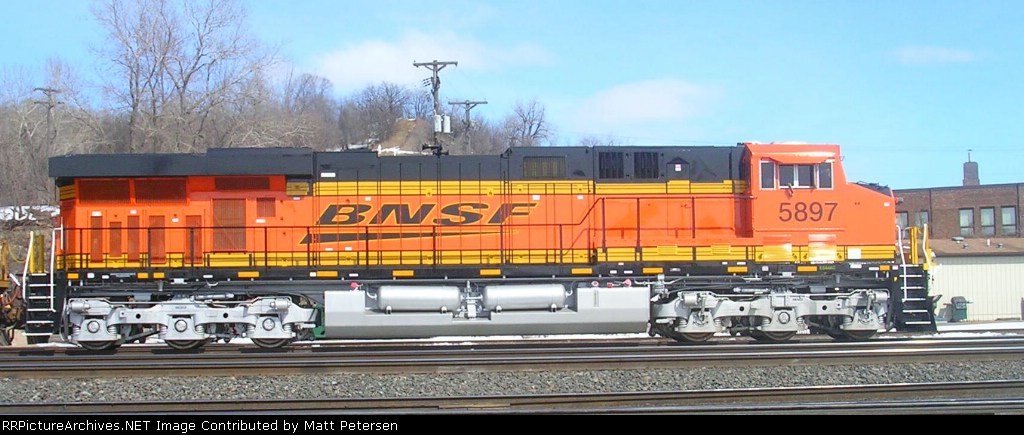 BNSF 5897